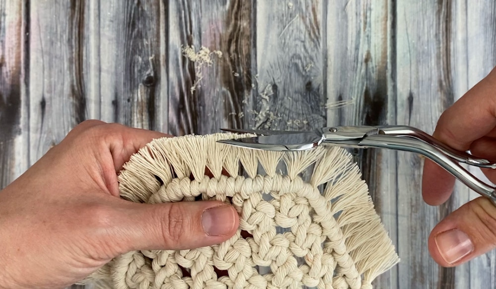 Hexagon Macrame Mug Coasters // Free Pattern + Video | Marching North