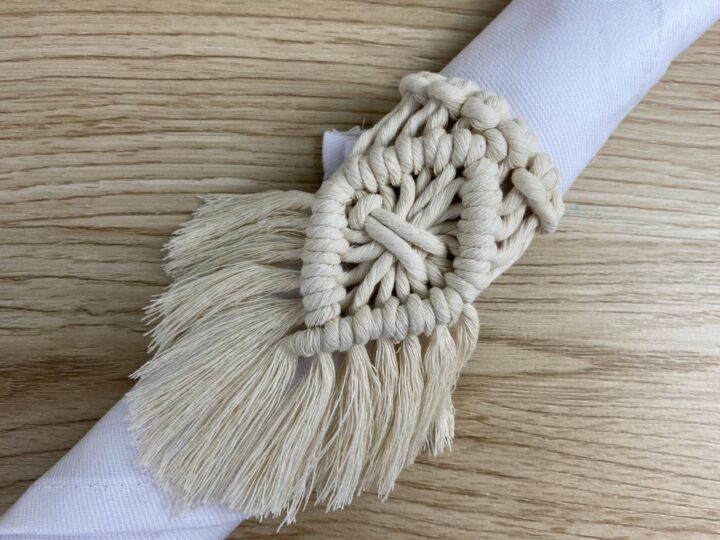Quick and Easy Macrame Napkin Rings (only uses 3 knots!)