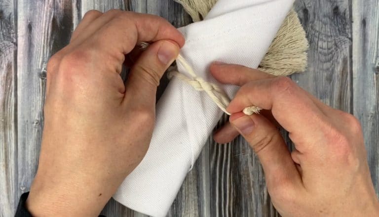 Quick and Easy Macrame Napkin Rings (only uses 3 knots!)
