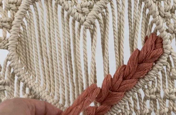 Super Sweet Heart Macrame Wall Hanging | Free Pattern & Tutorial!