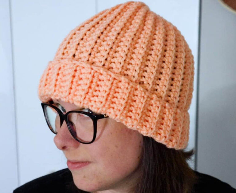 Beginner Ribbed Crochet Hat Pattern (Easy and Fast!) | Marching North