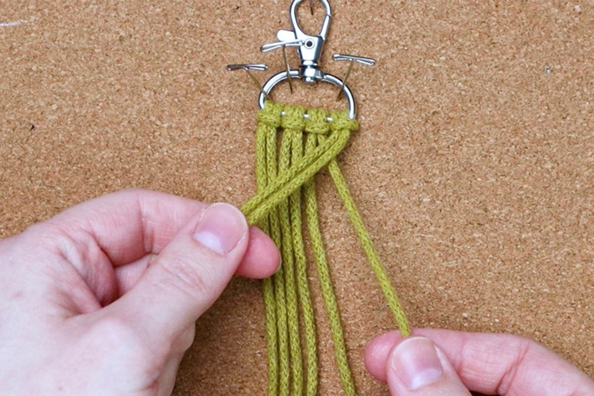 Leafy Vine Free Macrame Keychain Pattern | Marching North