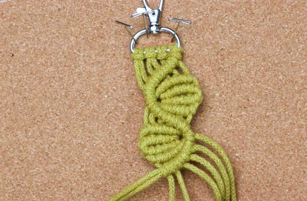 Leafy Vine Free Macrame Keychain Pattern | Marching North