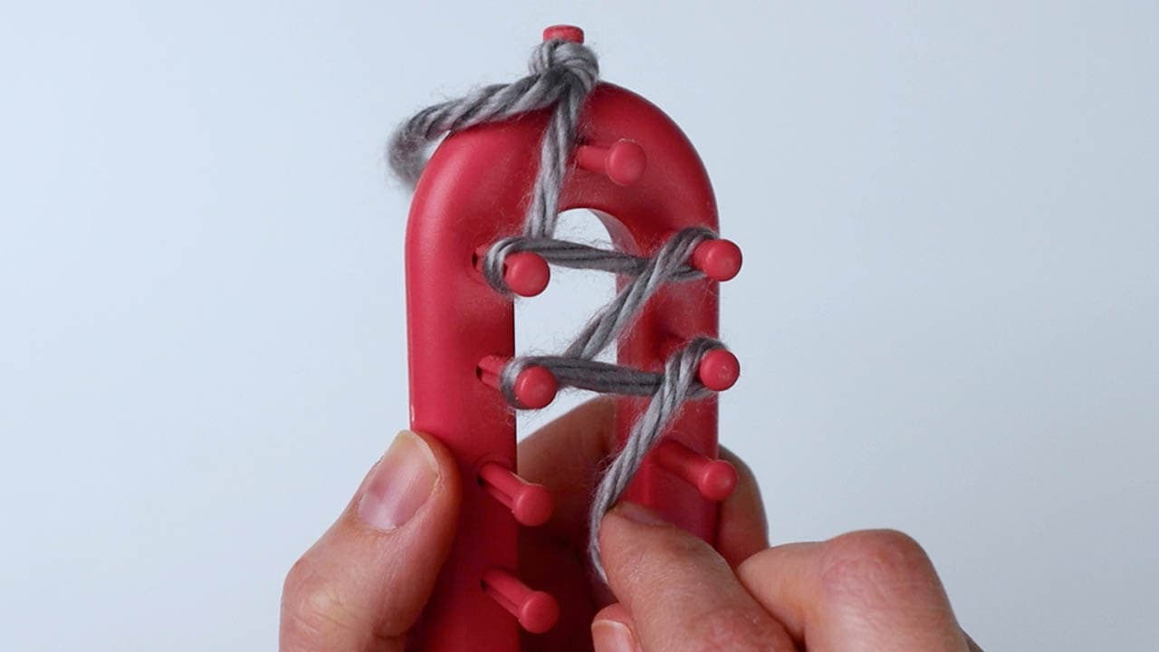 How to Knit a Scarf on a Long Loom (Easy Tutorial for Beginners ...