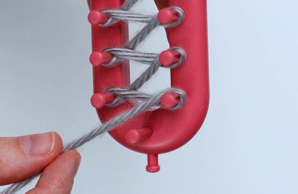 How to Knit a Scarf on a Long Loom (Easy Tutorial for Beginners ...