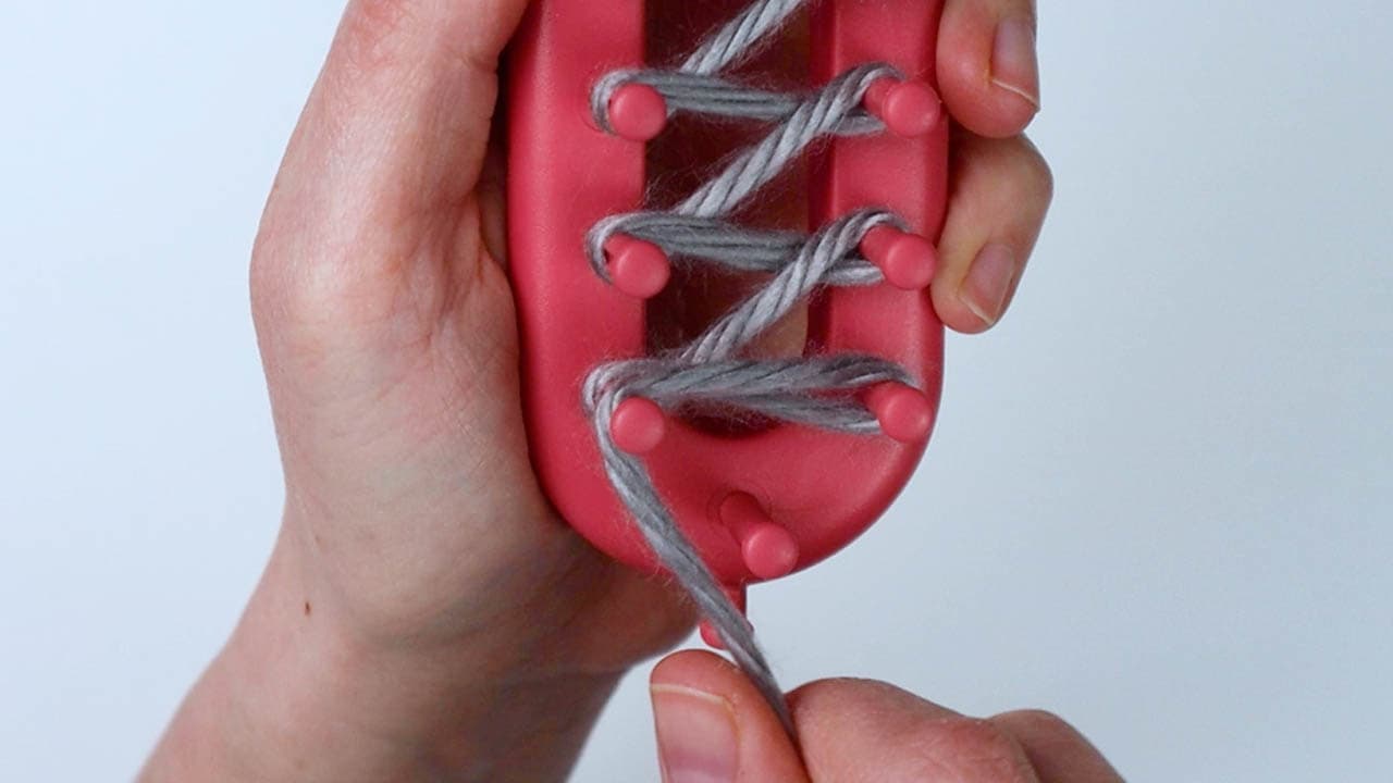 How to Knit a Scarf on a Long Loom (Easy Tutorial for Beginners ...