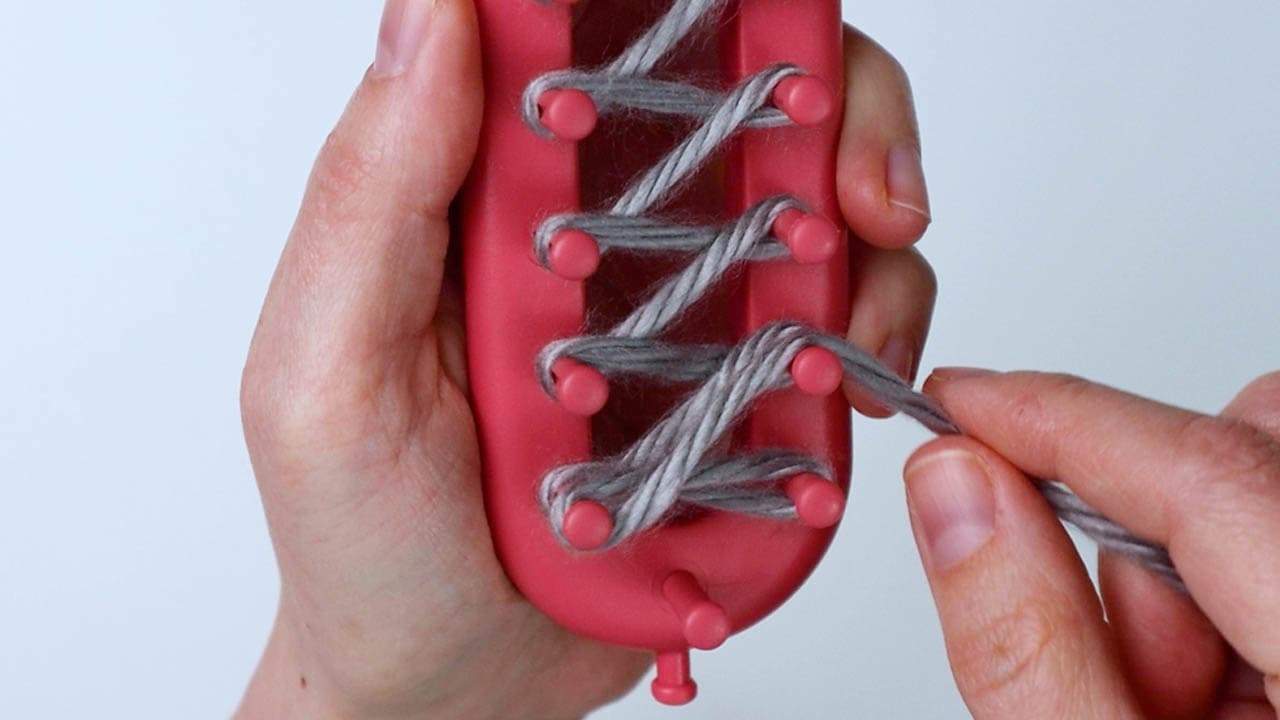 How to Knit a Scarf on a Long Loom (Easy Tutorial for Beginners ...