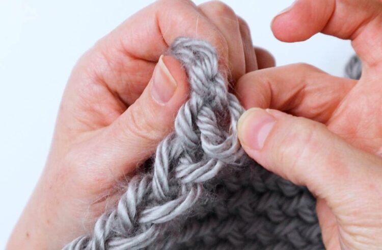 How to Knit a Scarf on a Long Loom (Easy Tutorial for Beginners ...