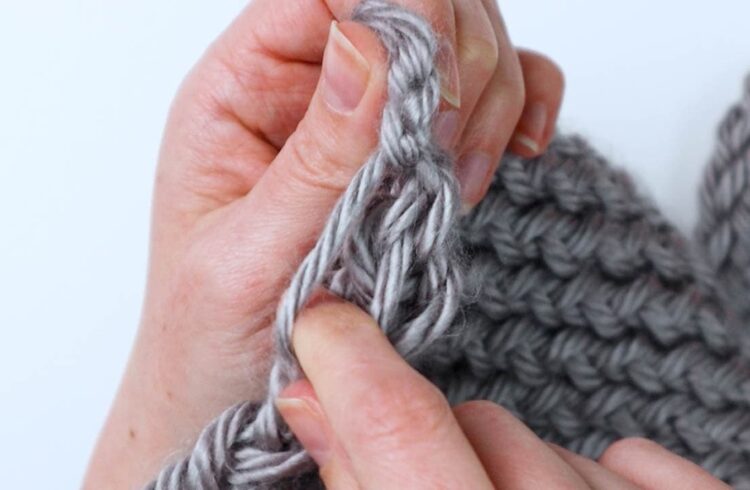 How to Knit a Scarf on a Long Loom (Easy Tutorial for Beginners ...