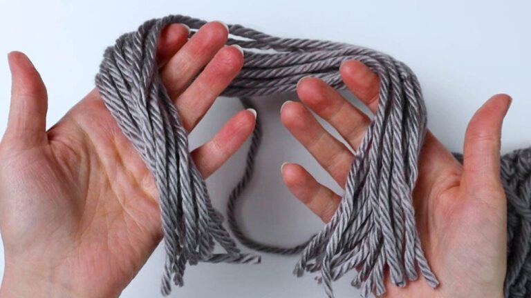 How to Knit a Scarf on a Long Loom (Easy Tutorial for Beginners ...