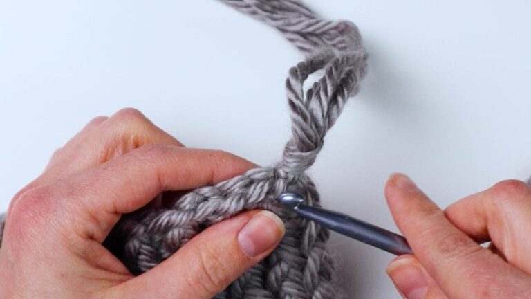 How to Knit a Scarf on a Long Loom (Easy Tutorial for Beginners ...