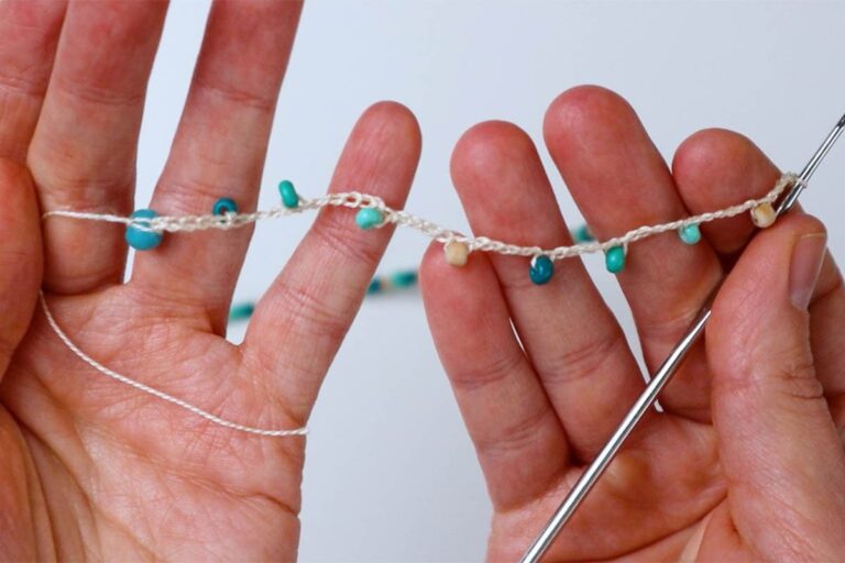 Easy Beaded Crochet Necklace (Free Pattern & Video Tutorial ...