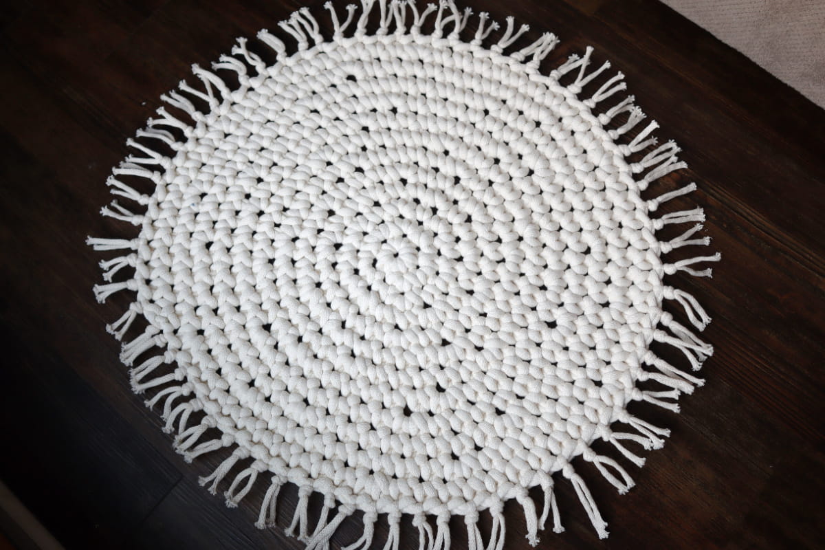 Easy Round Crochet Rug Pattern (Free!) and Video | Marching North