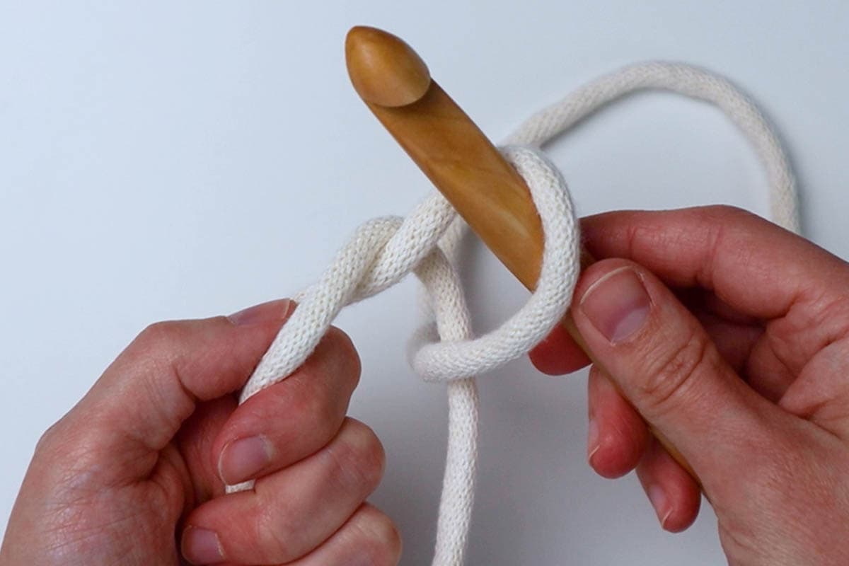 Easy Round Crochet Rug Pattern (Free!) and Video | Marching North