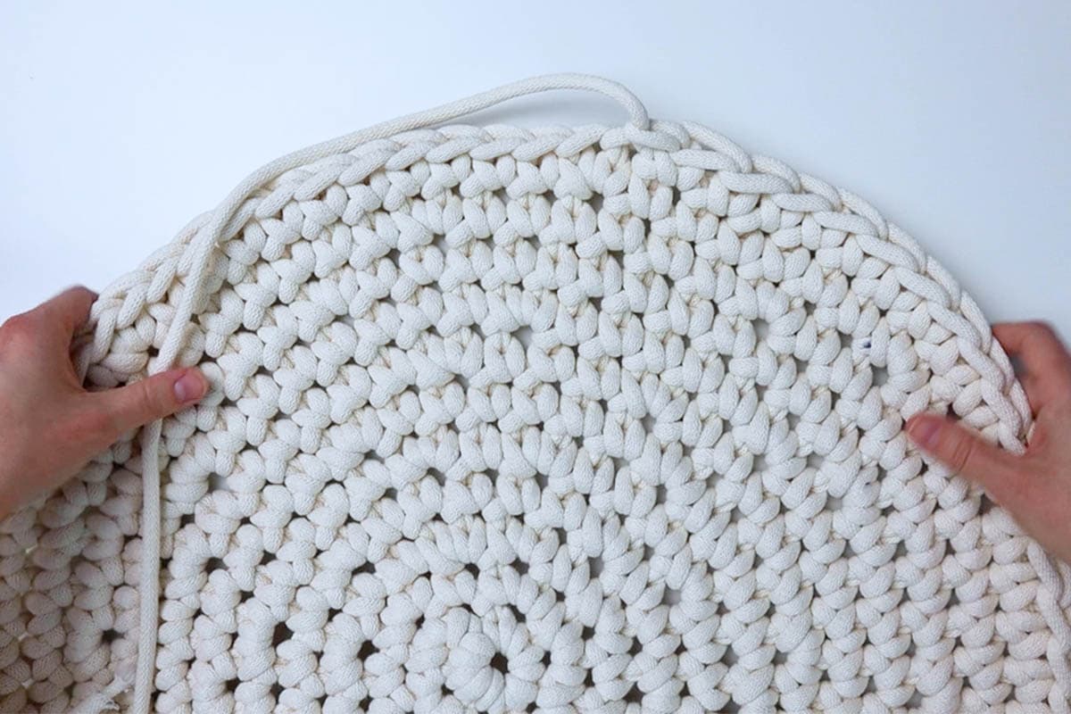 Easy Round Crochet Rug Pattern (Free!) and Video | Marching North