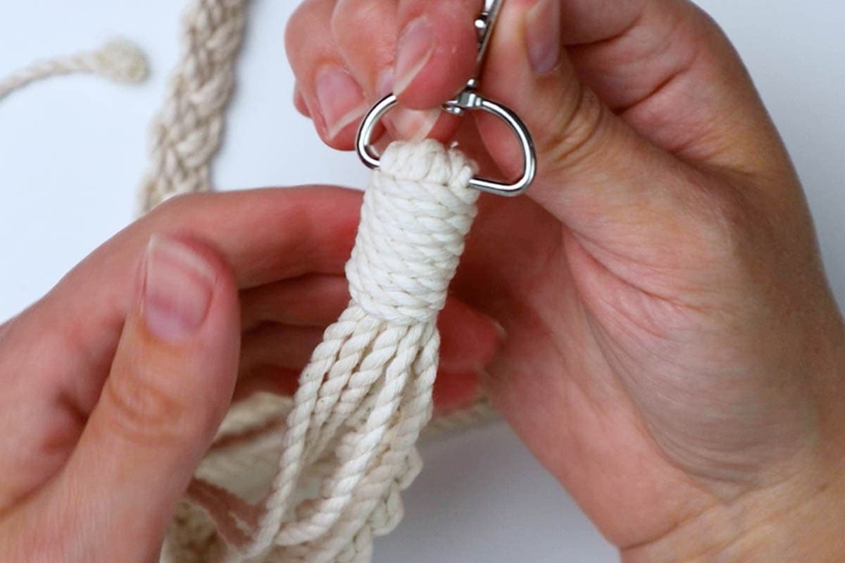 Macrame Sling Bag (Phone Holder) Tutorial & Video! | Marching North