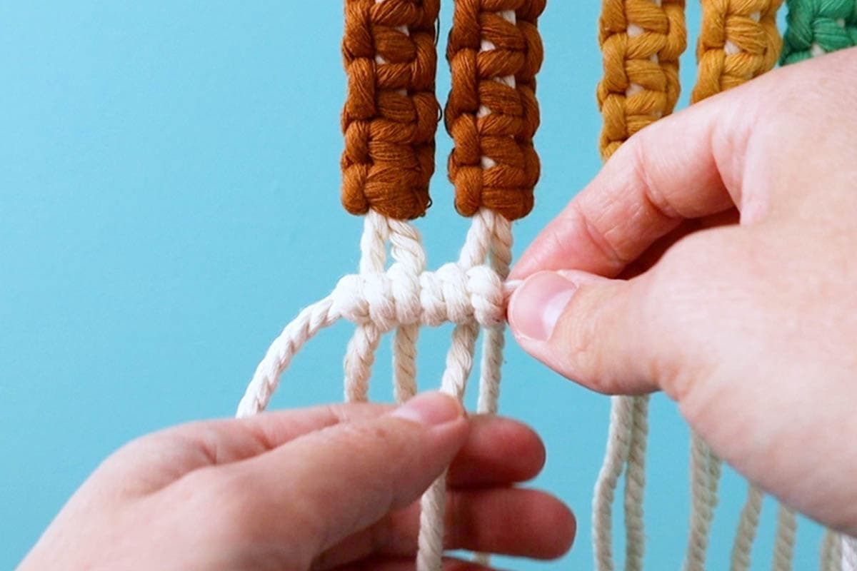 Easy & Colorful Macrame Wall Hanging (Free Pattern and Tutorial ...