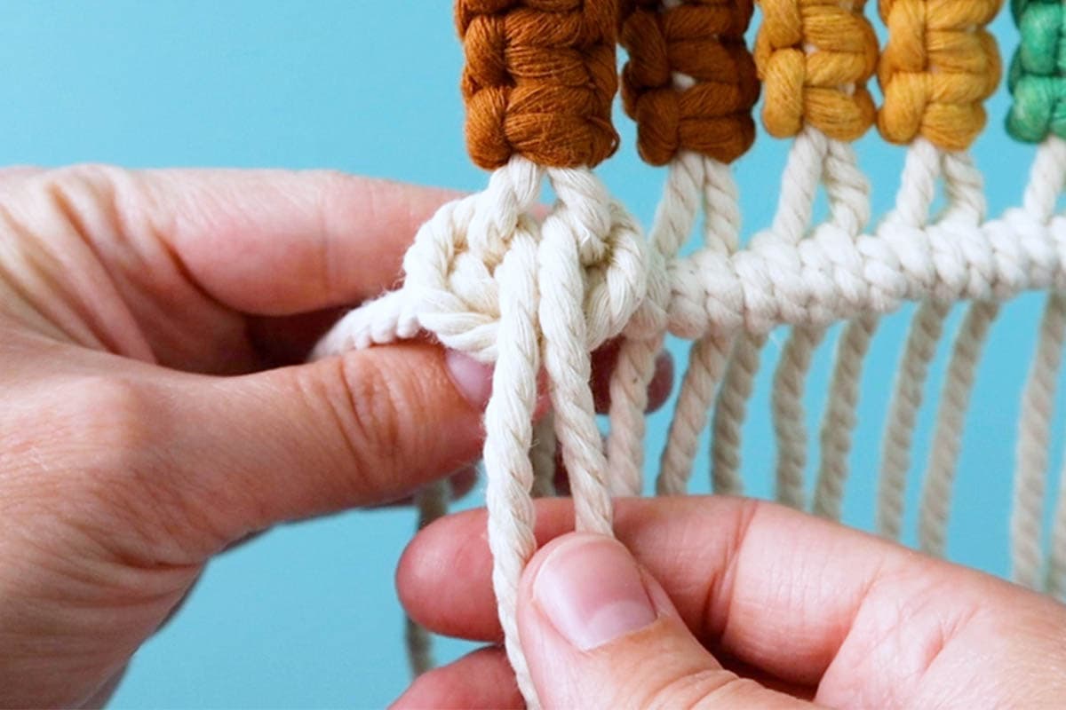 Easy & Colorful Macrame Wall Hanging (Free Pattern and Tutorial ...