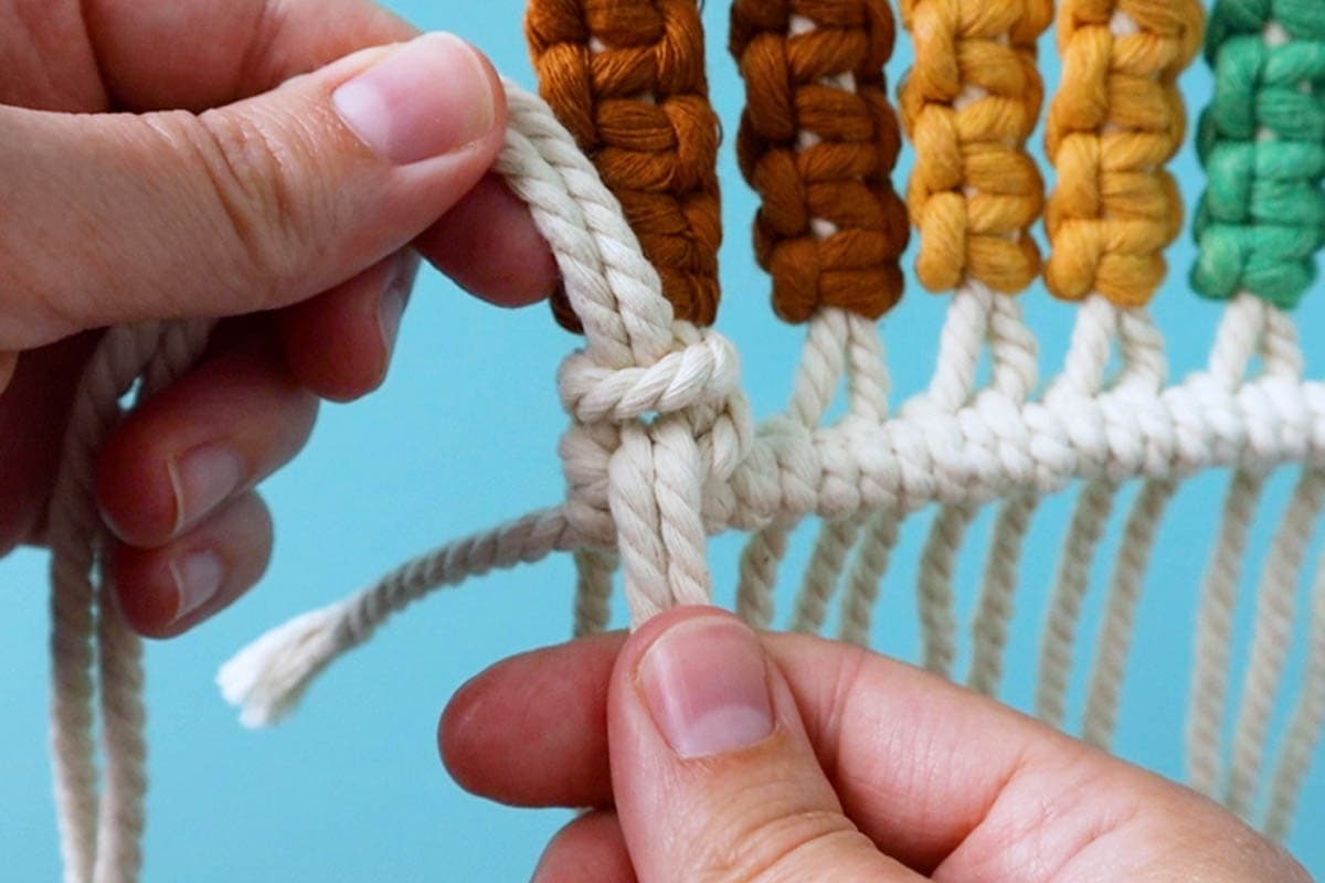 Easy & Colorful Macrame Wall Hanging (Free Pattern and Tutorial ...