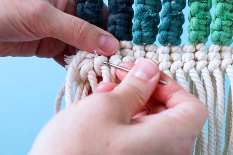 Easy & Colorful Macrame Wall Hanging (Free Pattern and Tutorial ...