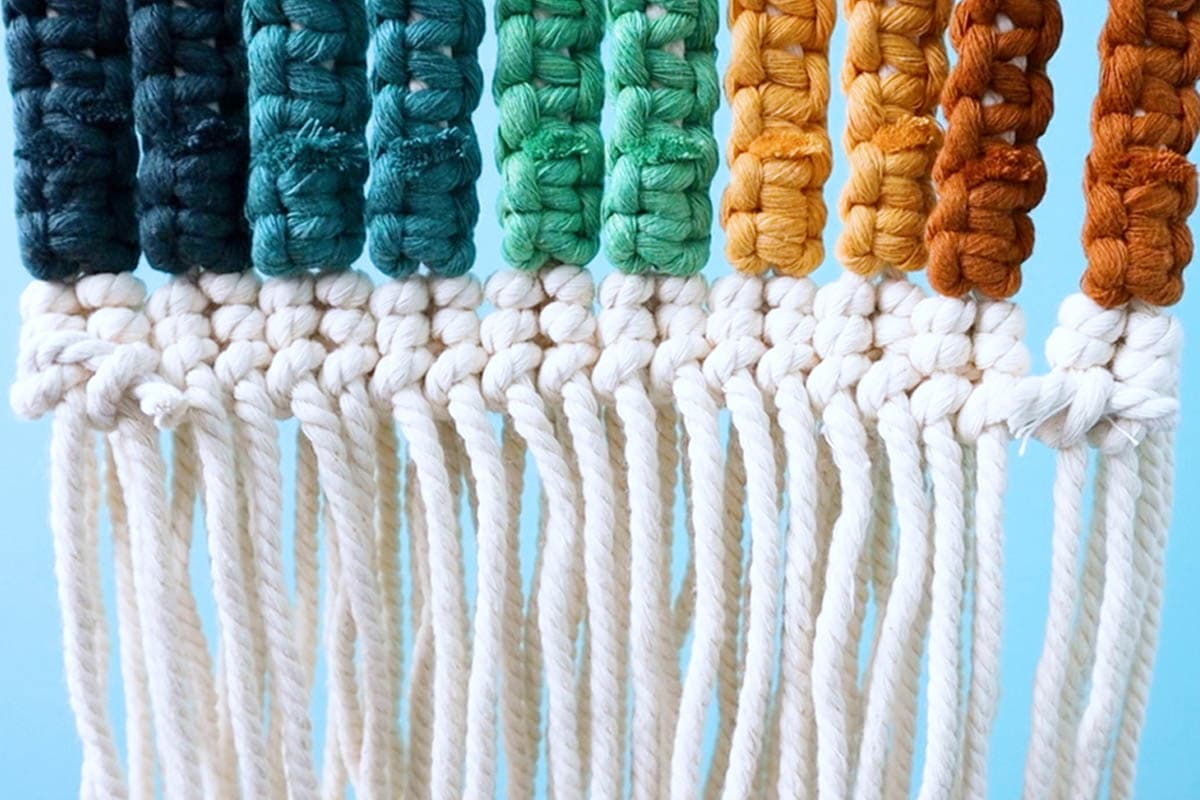 Easy & Colorful Macrame Wall Hanging (Free Pattern and Tutorial ...