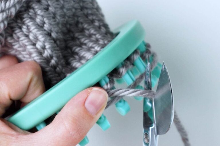 Easiest Loom Knit Baby Hat (Free Pattern!) | Marching North