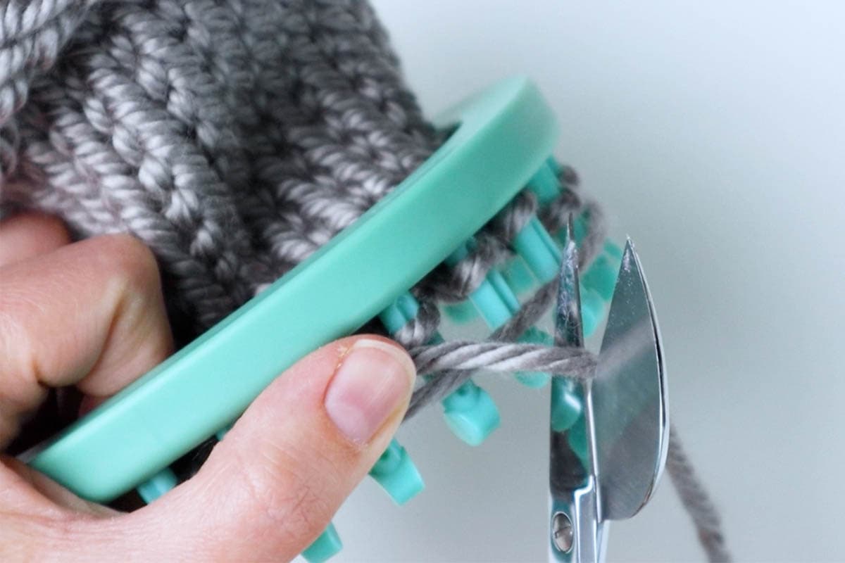 Easiest Loom Knit Baby Hat (Free Pattern!) | Marching North