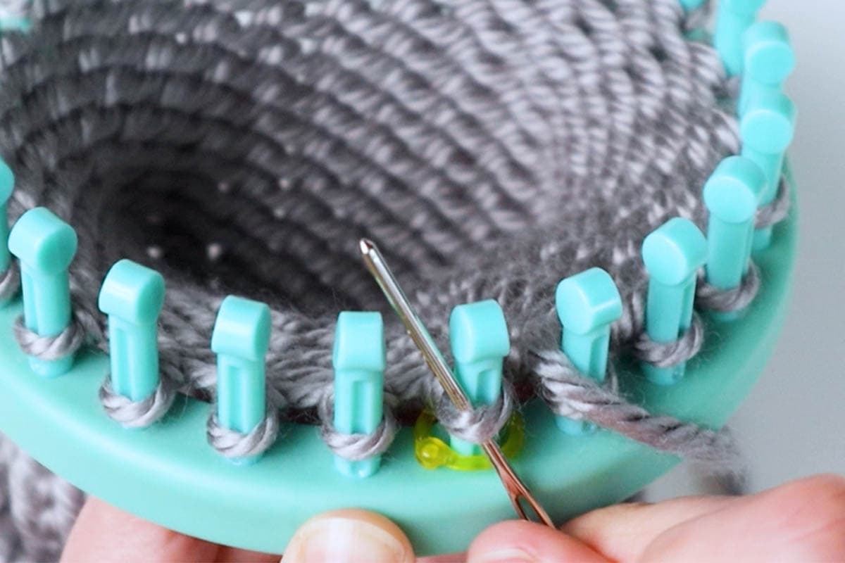 Easiest Loom Knit Baby Hat (Free Pattern!) | Marching North