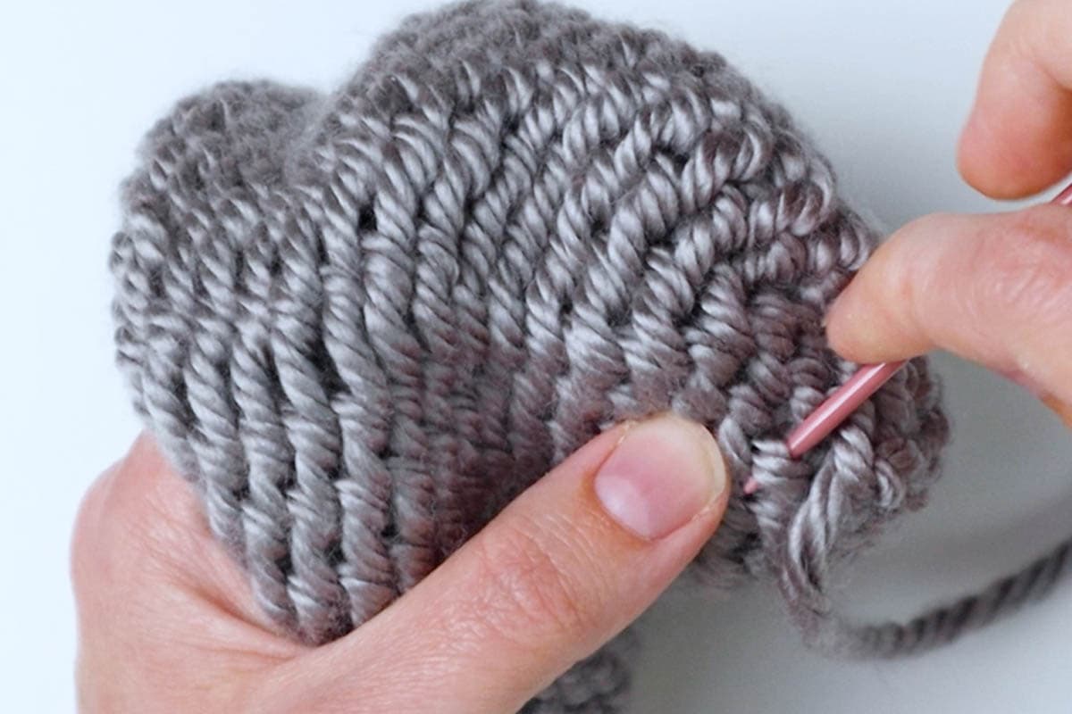 Easiest Loom Knit Baby Hat (Free Pattern!) | Marching North