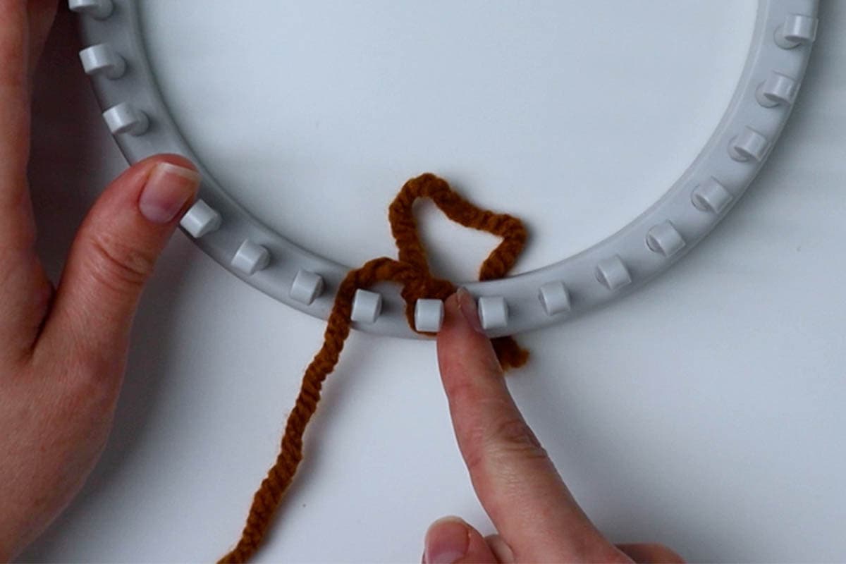 Free Loom Knit Headband Pattern (Crossed Ear Warmer!) | Marching North