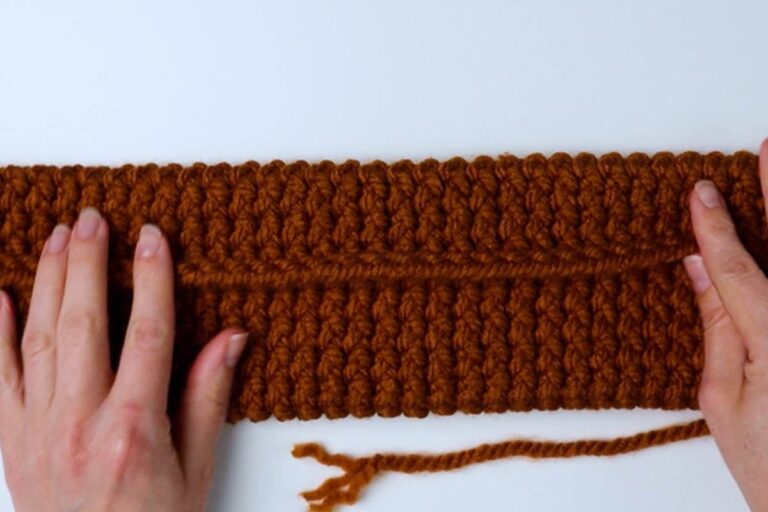 Free Loom Knit Headband Pattern (Crossed Ear Warmer!) | Marching North