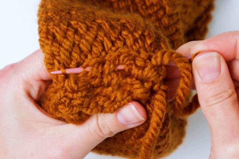 Free Loom Knit Headband Pattern (Crossed Ear Warmer!) | Marching North