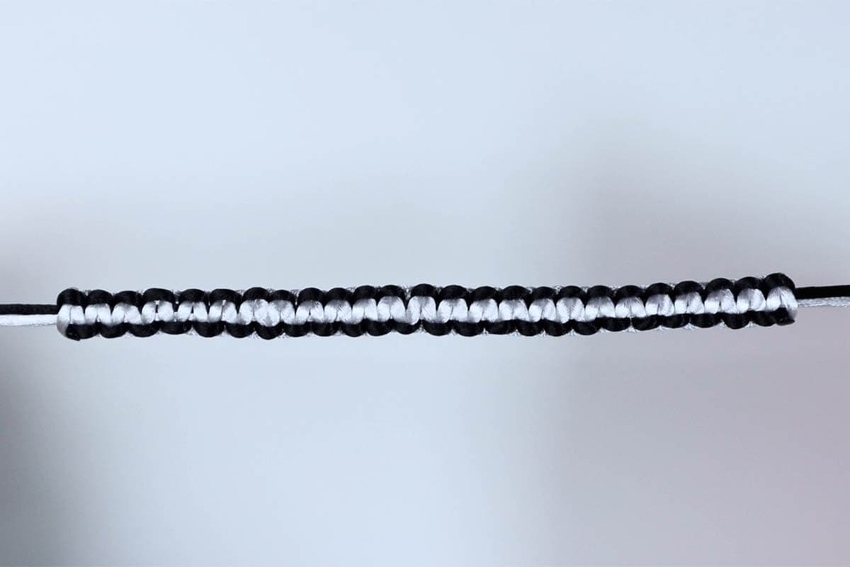 How to Make a 2 Color Macrame Square Knot Bracelet (Reversible ...