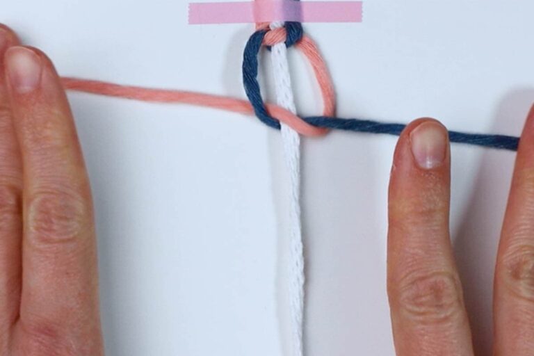 How to Make a 2 Color Macrame Square Knot Bracelet (Reversible ...