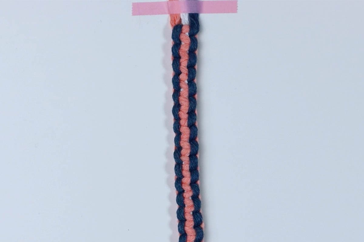 How to Make a 2 Color Macrame Square Knot Bracelet (Reversible ...