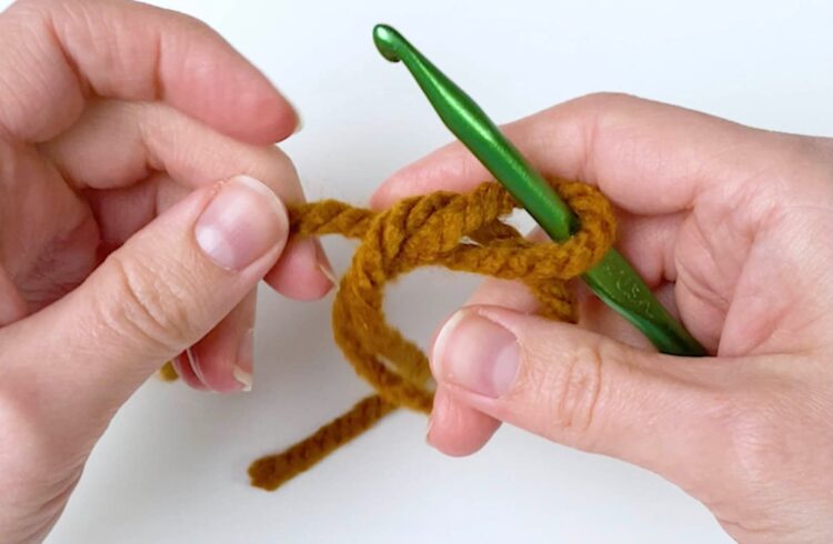 Super EASY magic ring (magic circle) crochet tutorial! | Marching North