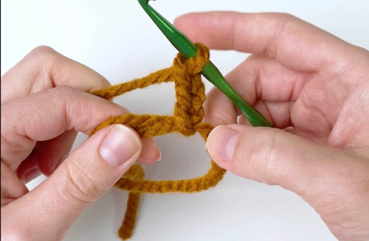 Super EASY magic ring (magic circle) crochet tutorial! | Marching North