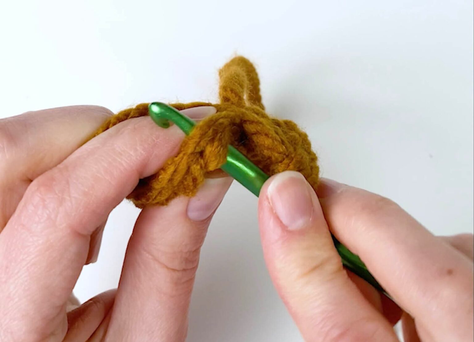 Super EASY magic ring (magic circle) crochet tutorial! | Marching North