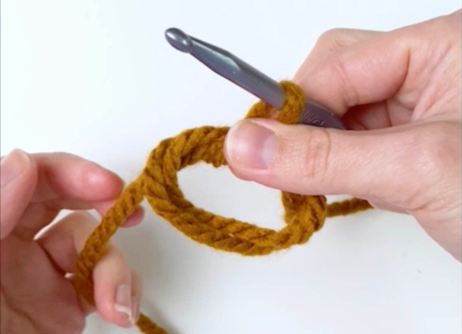 Super EASY magic ring (magic circle) crochet tutorial! | Marching North