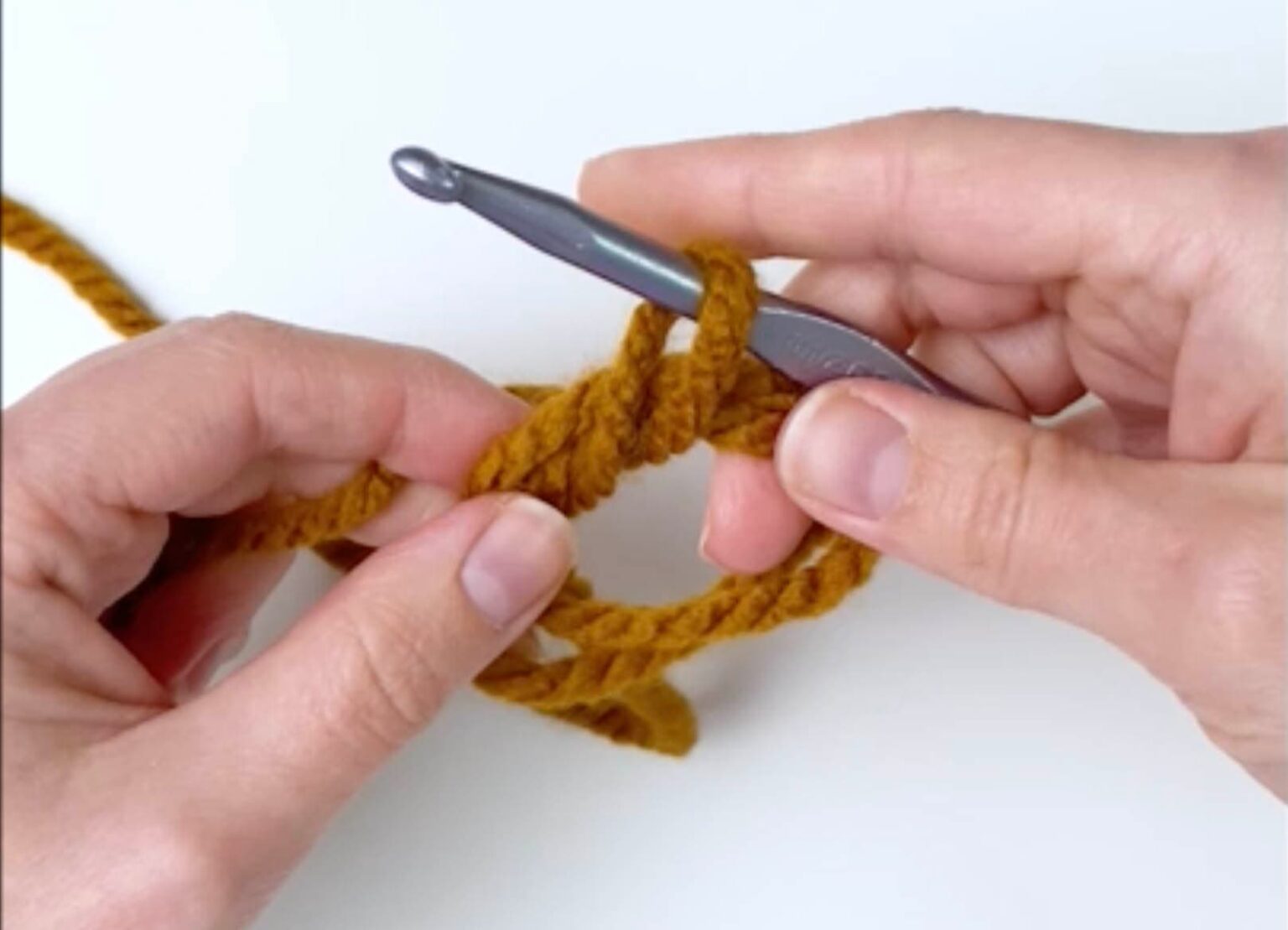 Super EASY magic ring (magic circle) crochet tutorial! | Marching North