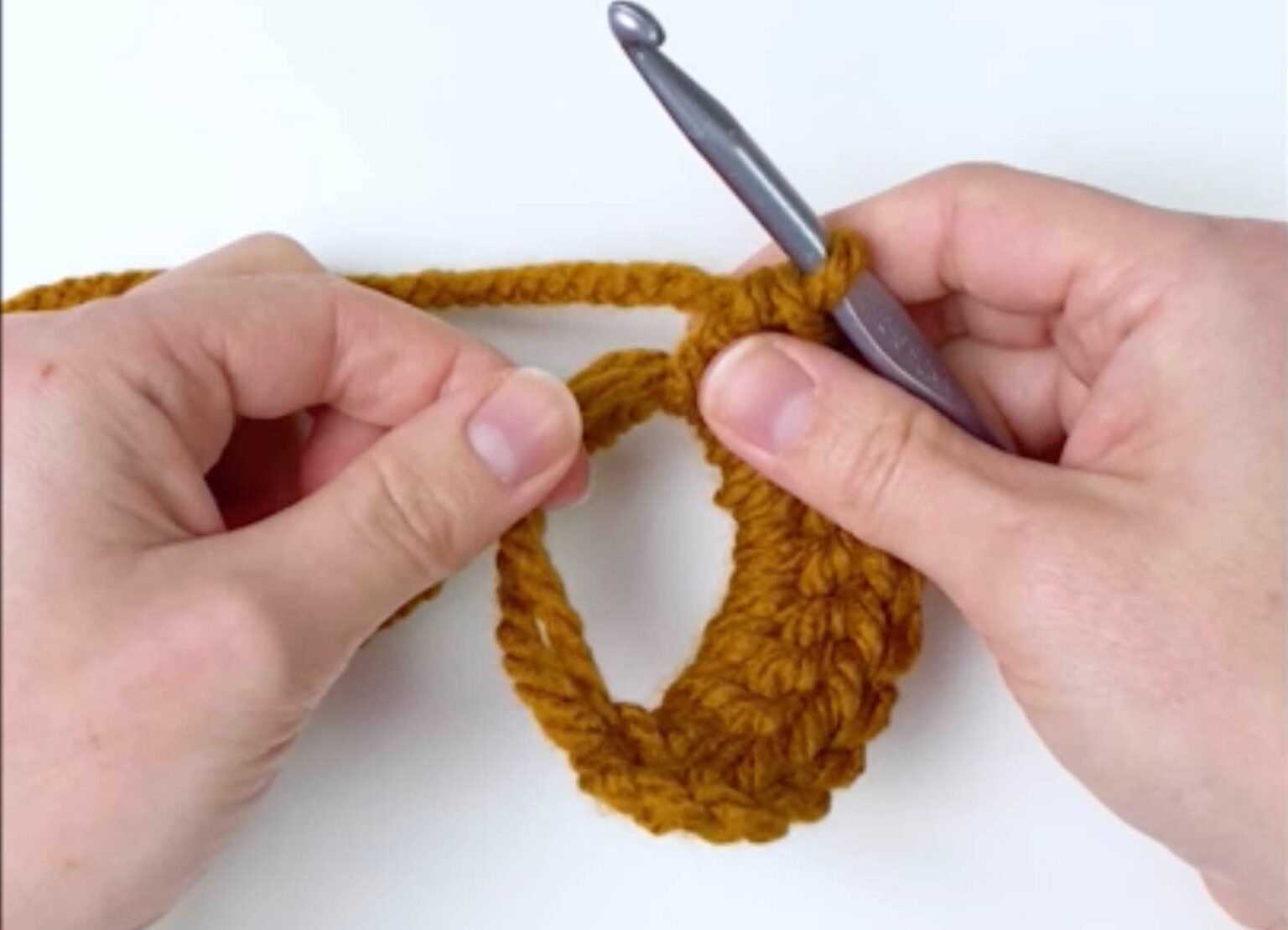 Super EASY magic ring (magic circle) crochet tutorial! | Marching North