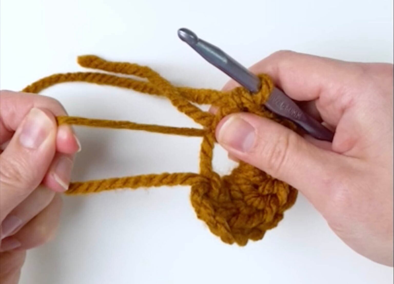 Super EASY magic ring (magic circle) crochet tutorial! | Marching North