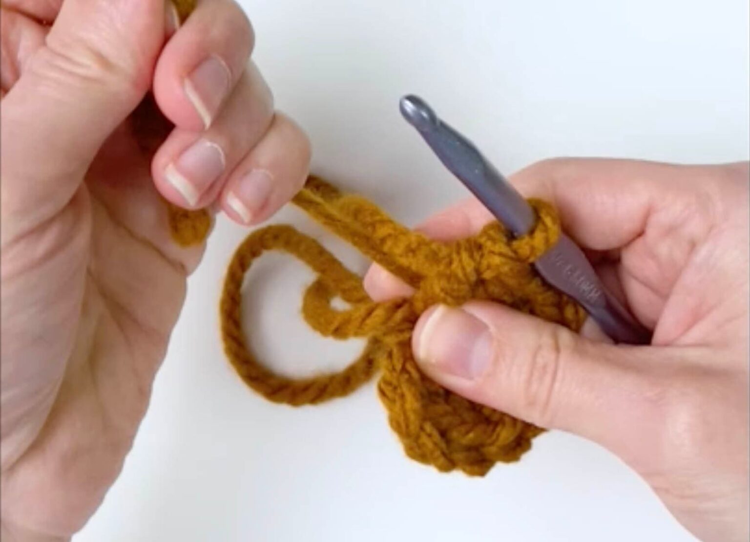 Super EASY magic ring (magic circle) crochet tutorial! | Marching North