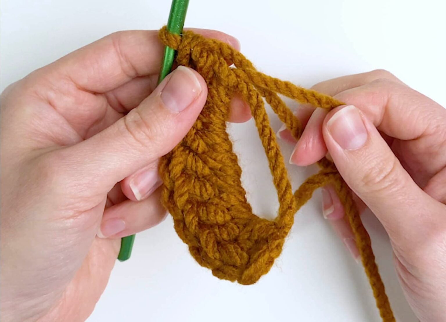 Super EASY magic ring (magic circle) crochet tutorial! | Marching North