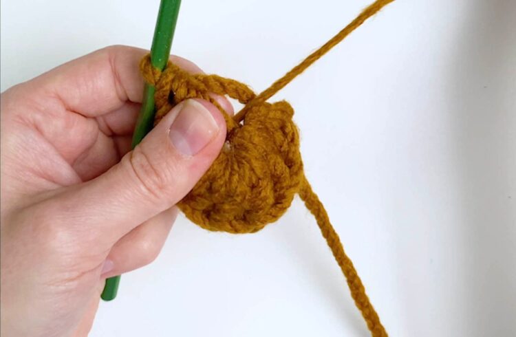 Super EASY magic ring (magic circle) crochet tutorial! | Marching North