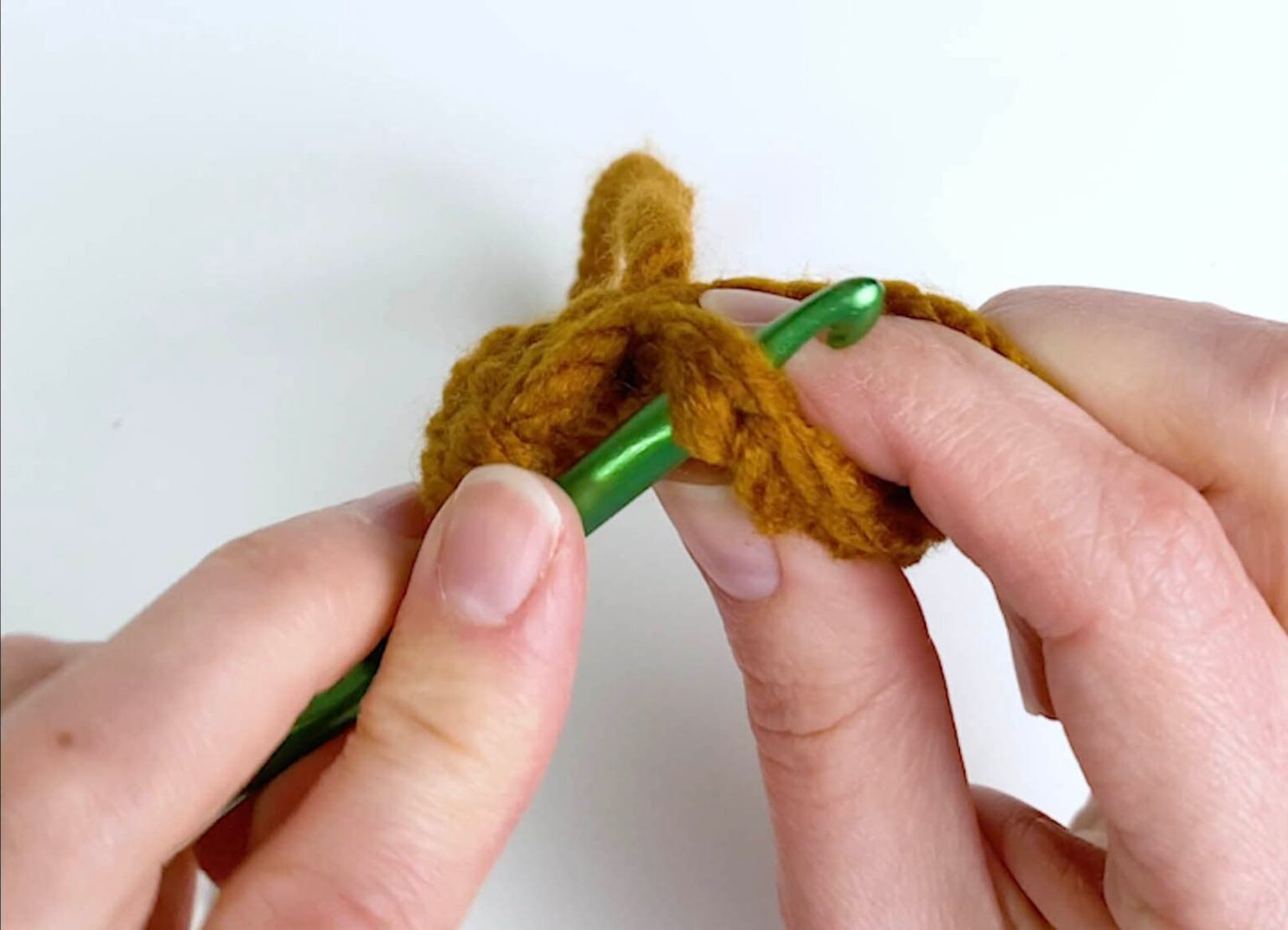 Super EASY magic ring (magic circle) crochet tutorial! | Marching North