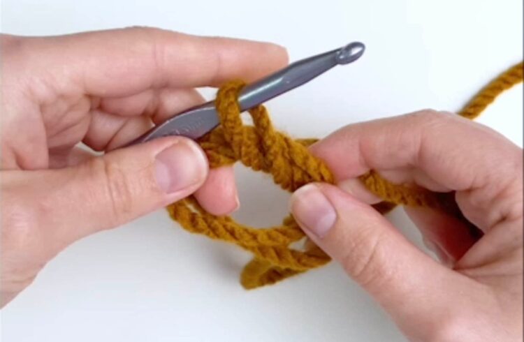 Super EASY magic ring (magic circle) crochet tutorial! | Marching North