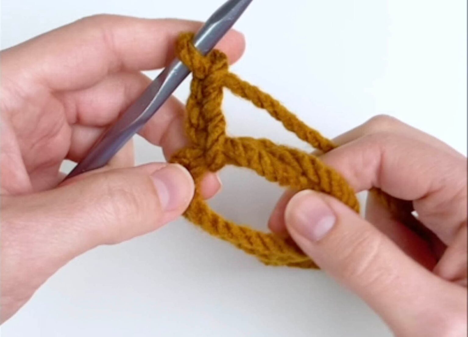 Super EASY magic ring (magic circle) crochet tutorial! | Marching North