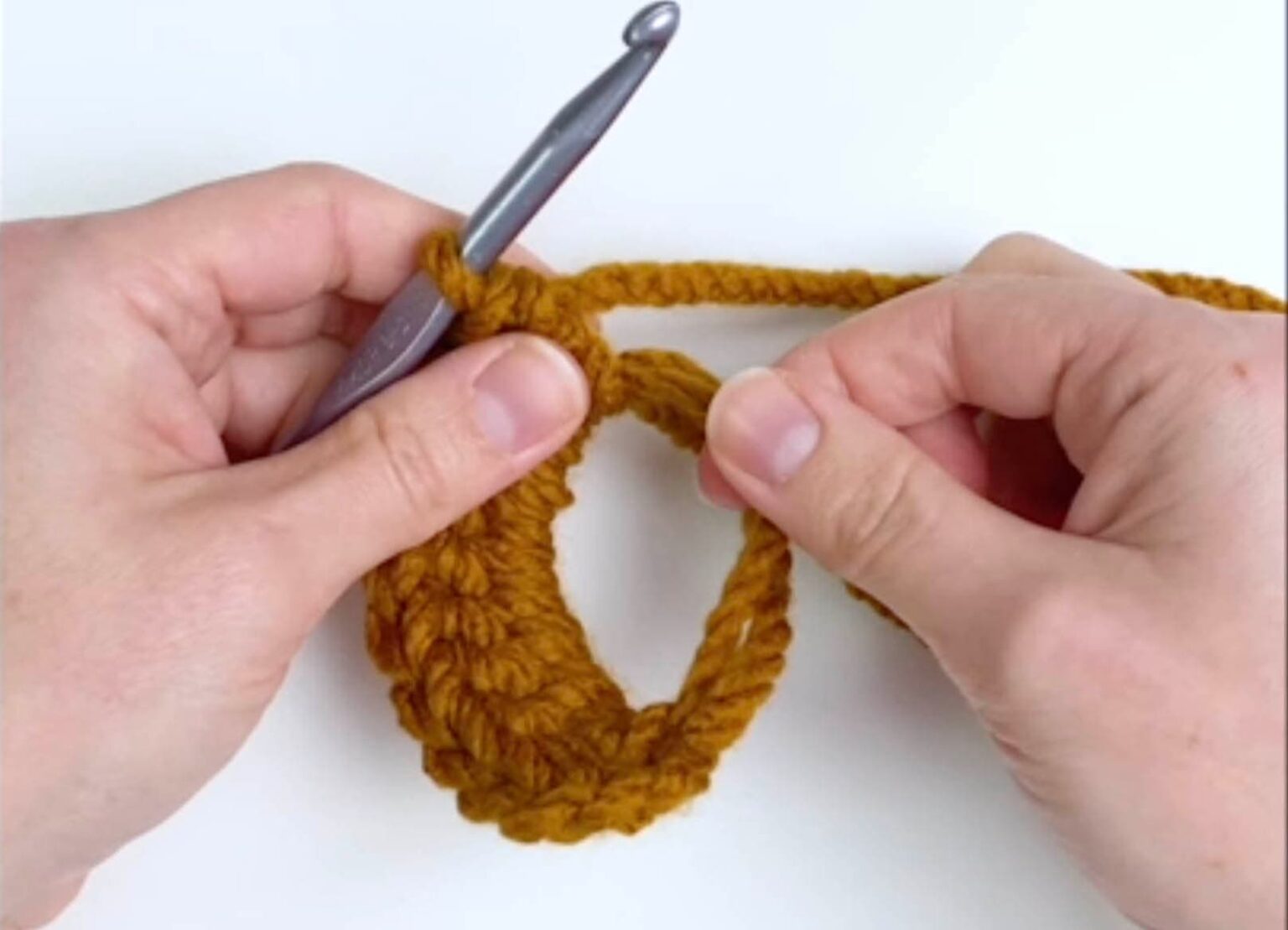 Super EASY magic ring (magic circle) crochet tutorial! | Marching North