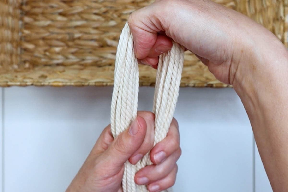 Free Macrame Hanging Storage Basket Pattern (DIY Makeover!) | Marching ...